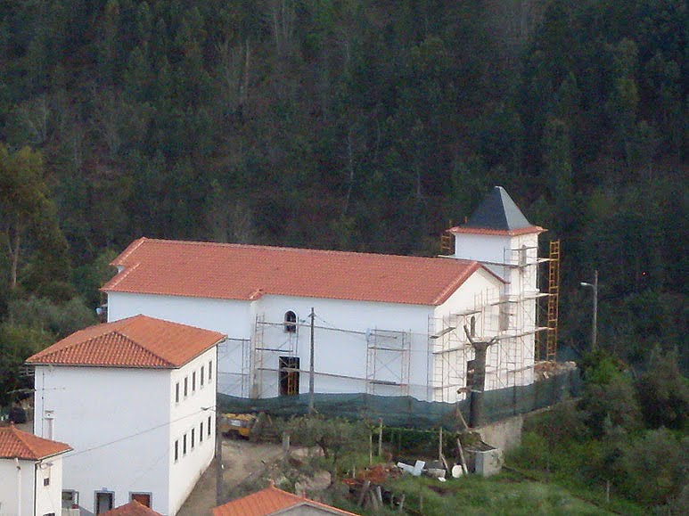 UNIÃO PROGRESSIVA DA FREGUESIA DO COLMEAL: Obras na Igreja do Colmeal