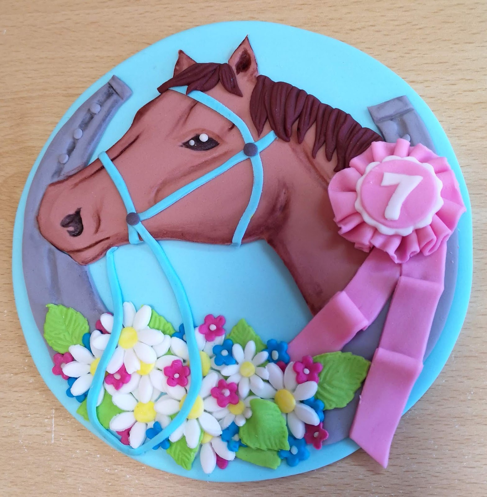 Studio "FONDANT DESIGN ANA" - Figurice za torte (fondant figures): 2D ...