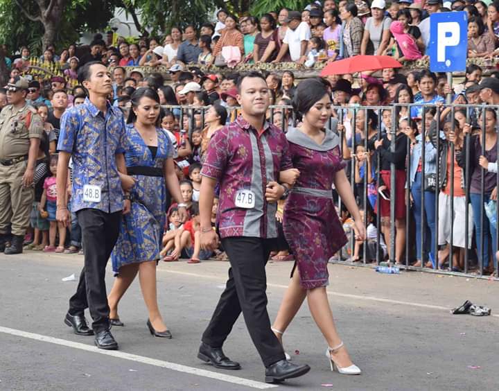 Parade Budaya Lomba Busana Endek Dan Tari Rejang Renteng Massal Hut Ke