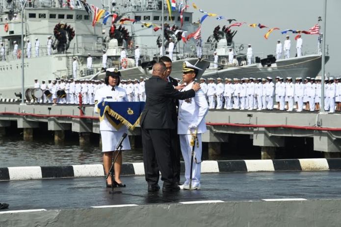 KRI Raden Eddy Martadinata-331 - Kapal Perusak Kawal Rudal (PKR) TNI AL ...