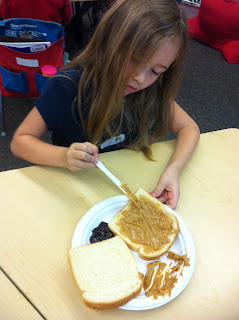 Mrs. Doiron's Kindergarten Class: How to make a peanut butter and jelly ...