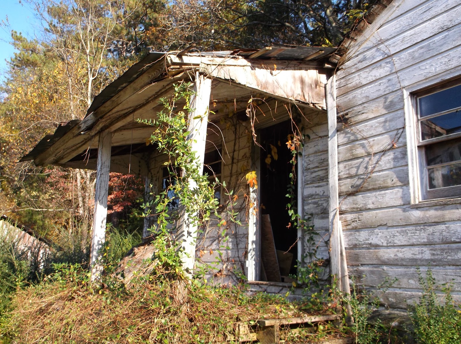 HAUNTED ECLIPSE : SHATTERED HOUSE