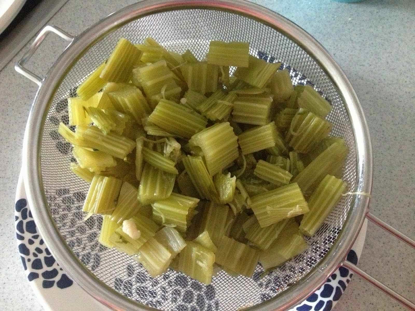 _ Las recetas de la Yaya salvaje: Cardos con salsa de almendras