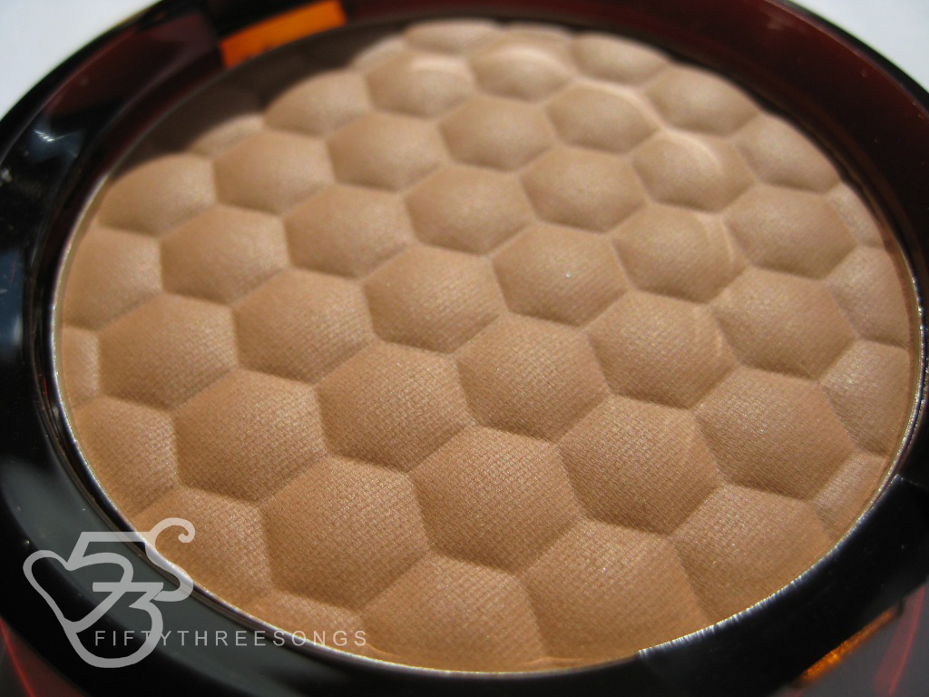 The Body Shop Honey Bronzing Powder Photos, Swatches and Review