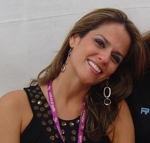 Top Music Brasil: Pedido do Leitor: 'Quem é a cantora brasileira, que ...