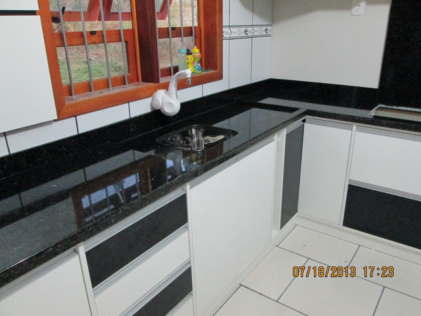 MARMORARIA CARDOZO: Cozinha de Granito Verde Ubatuba