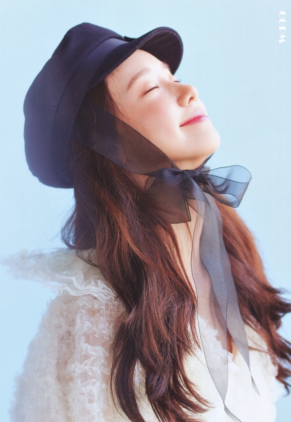 YOONA. Special Album 'A Walk to Remember' BOOKLET - SPRING, YOONA | GGPM