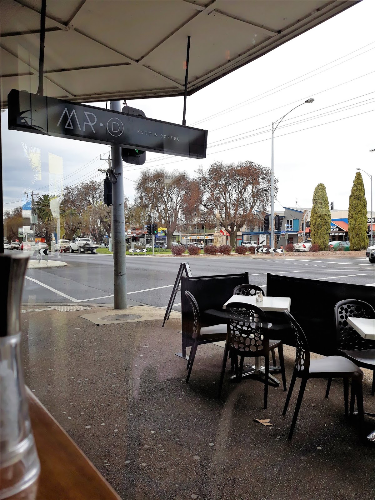 Out and About with John: Back to "Mr D" in Bairnsdale for a "Mr D" Burger