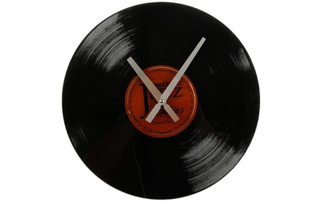 Home Decorating Ideas: With recycled wall clocks