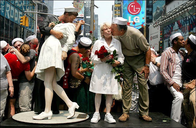 Bohol's Roving Eye: The World's Most Famous Kiss