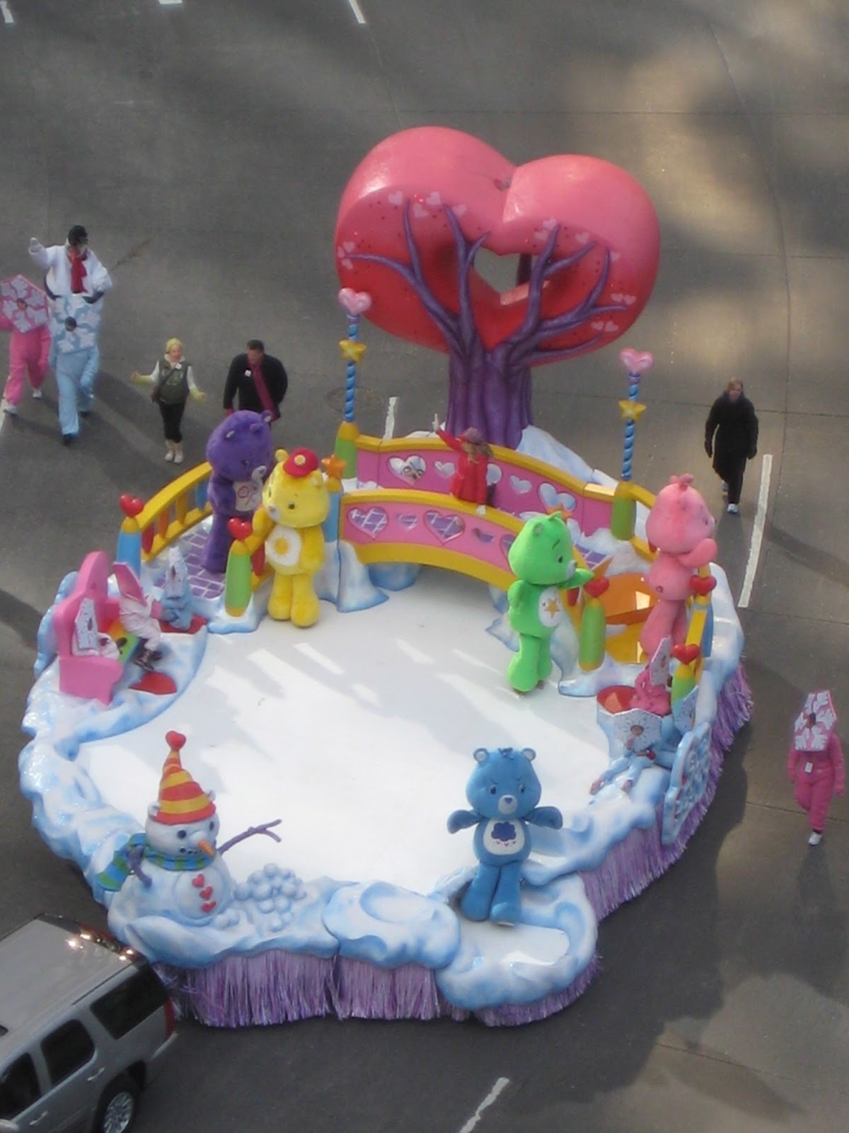 Care Bears float in 2009 Macy's Thanksgiving Day Parade: care_bear_cafe ...