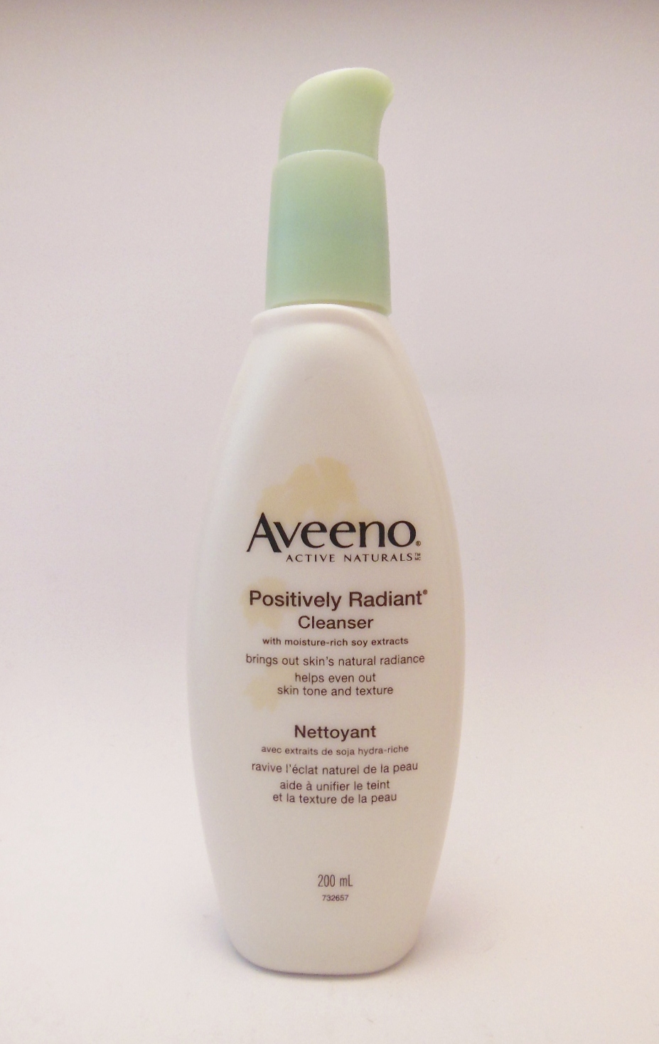 Product Review: Aveeno Positively Radiant Cleanser | The Beauty ...