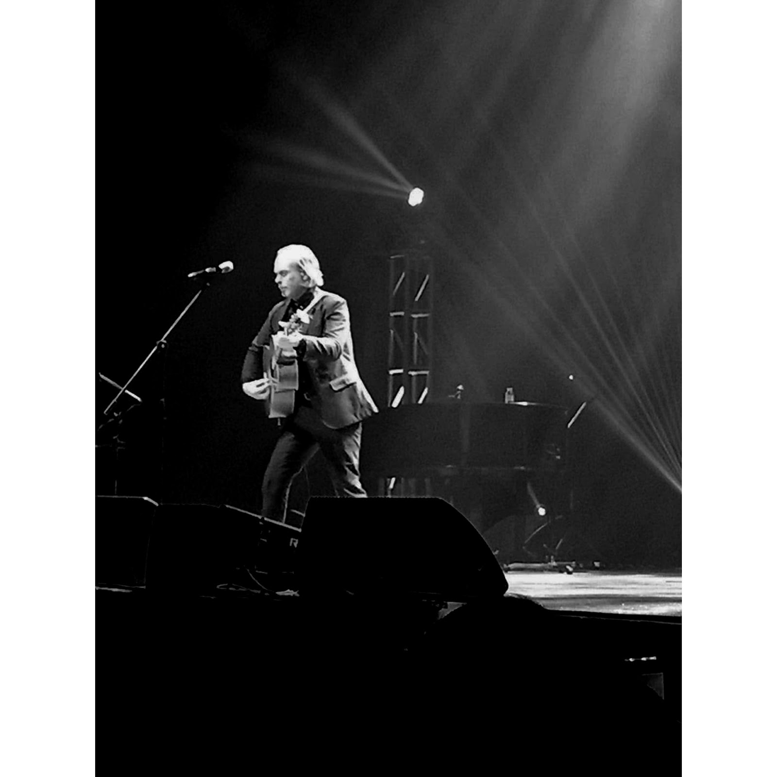 Nothing can't stop Rick Price serenading his Filipino fans - Manila ...