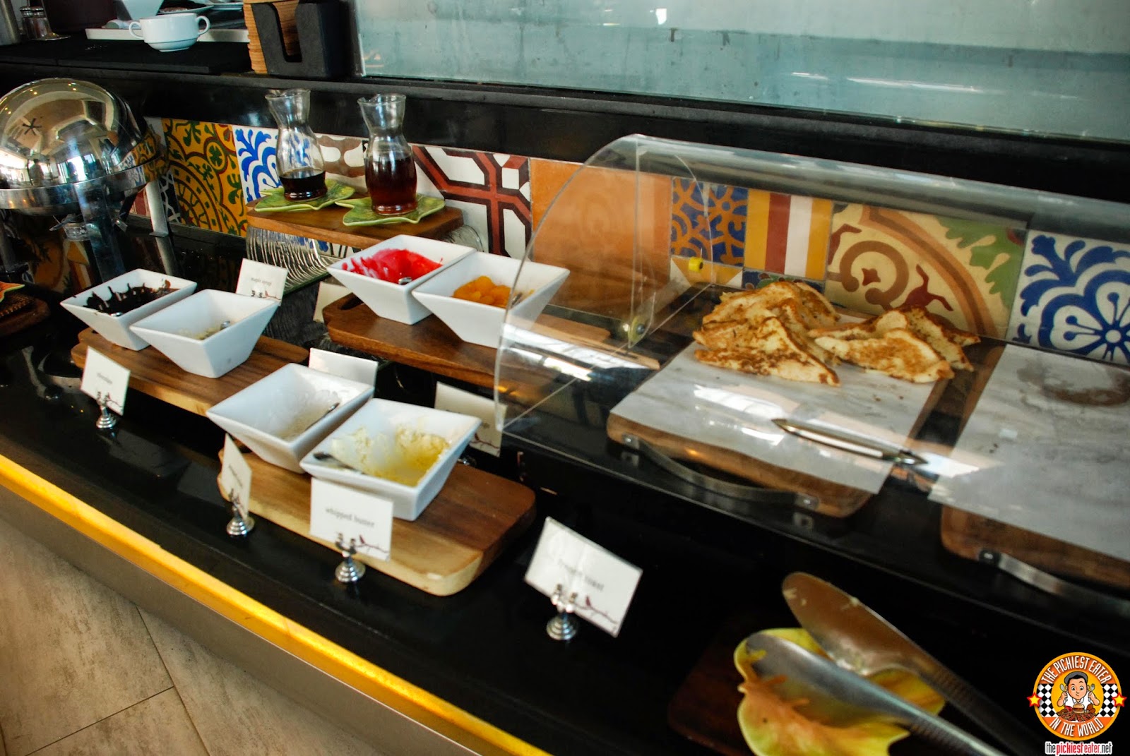 THE PICKIEST EATER IN THE WORLD: VIVERE HOTEL: STANDING TALL IN ALABANG