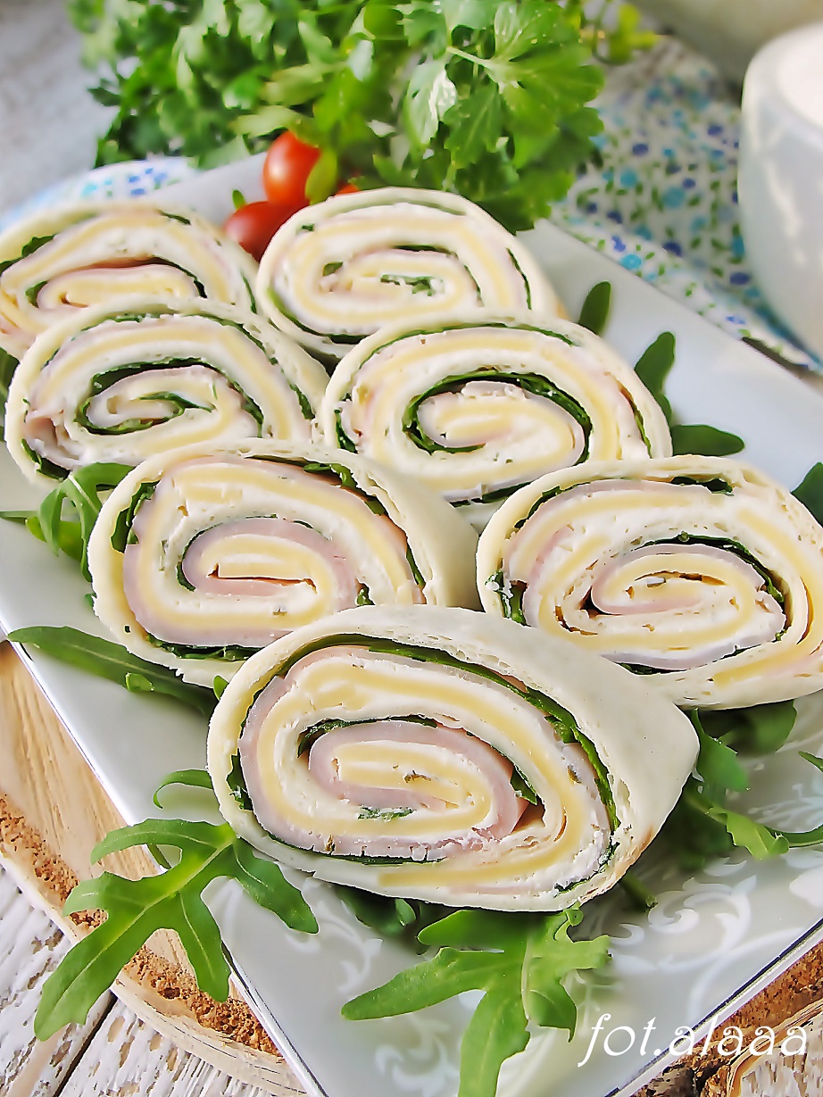 Ala piecze i gotuje: Roladki z tortilli z szynką serkiem i rukolą