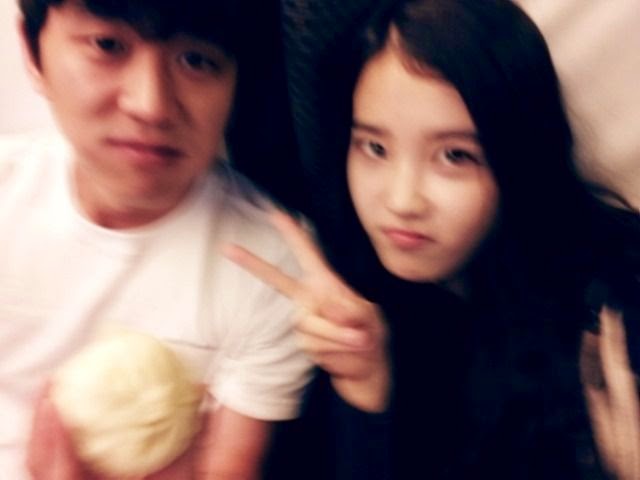 IU's handsome manager and the look she gives her bodyguard