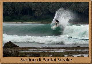 Keindahan Ombak Di Pantai Sorake - Wisata Indonesia