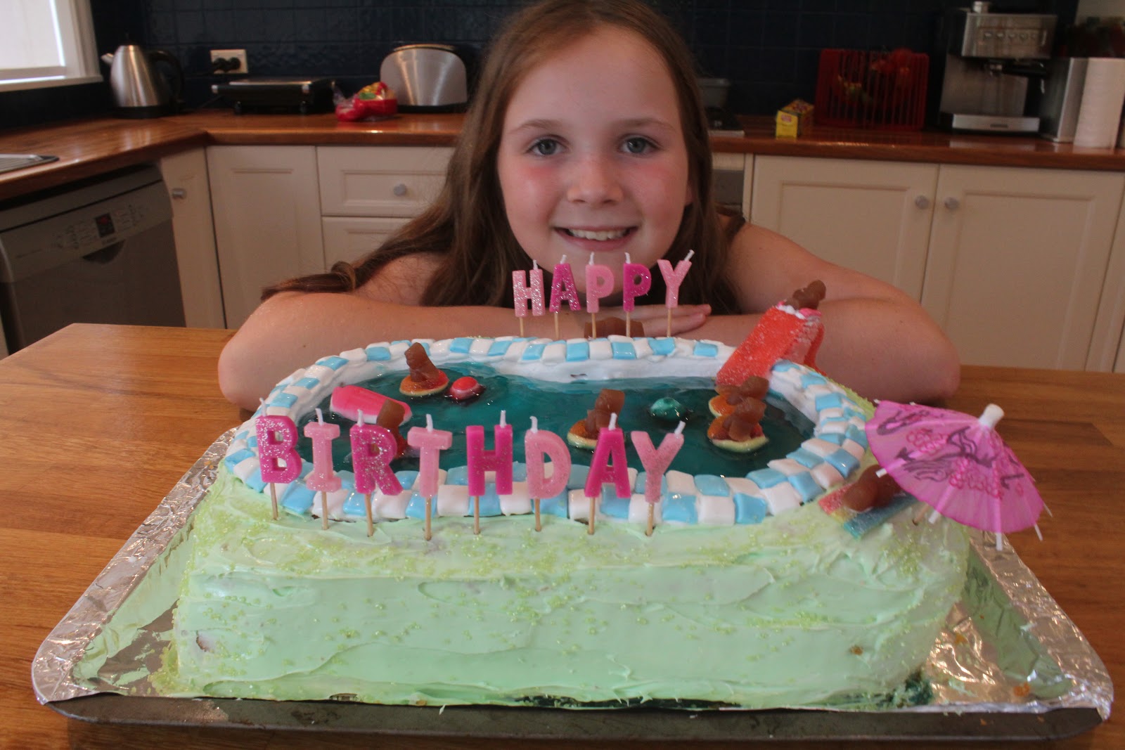 Birthday cakes for my lovelies: Pool Party ! Gabi's 9th Birthday