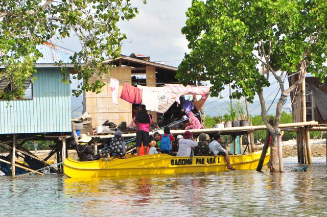 In Pinay's footsteps: LAYAG-LAYAG YELLOW BOAT VILLAGE: CHILDREN