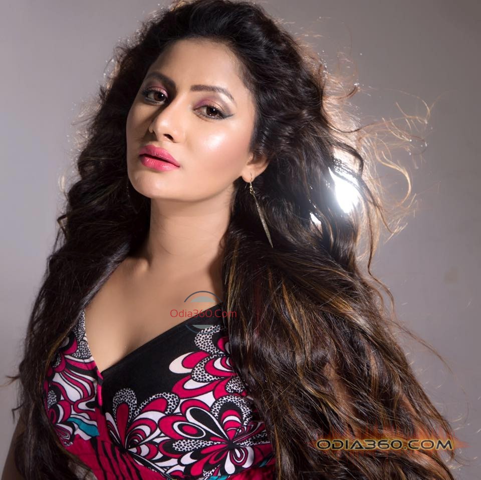 Riyana Shukla Odia Actress Height, Weight, Age, Wallpaper, Family ...