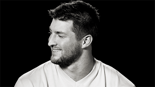Welcome to my world.... : Ex-QB Tim Tebow Reveals His Sculpted Six Pack ...