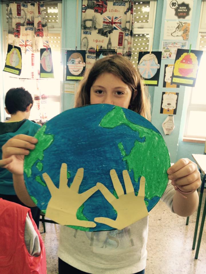 OUR ENGLISH CLASS: Art and craft: We are the World