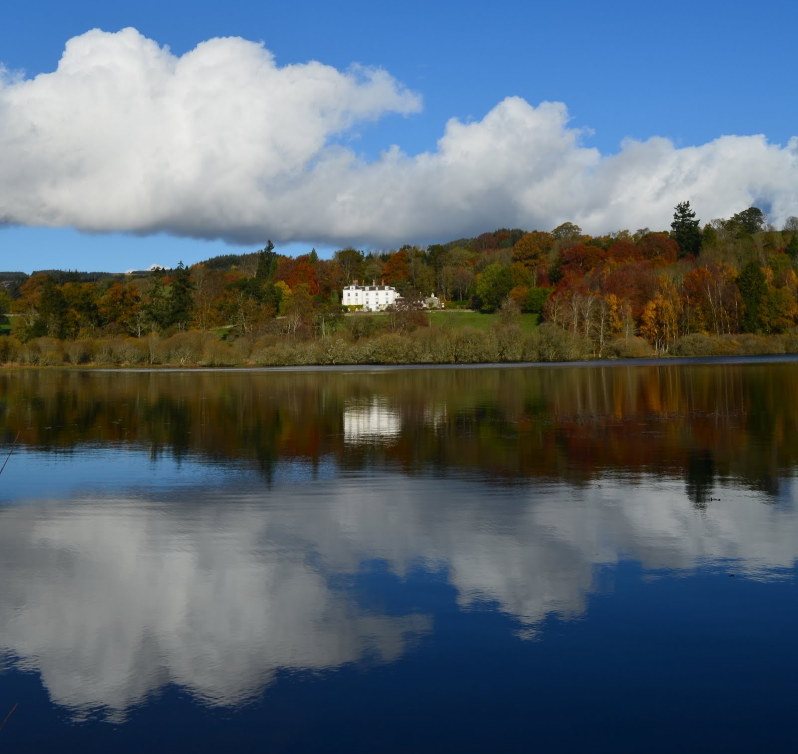 Tour Scotland: Tour Scotland Photographs Autumn Reflections Loch Clunie ...
