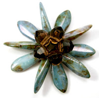 Totally Tutorials: Tutorial - How to Make a Dagger Flower