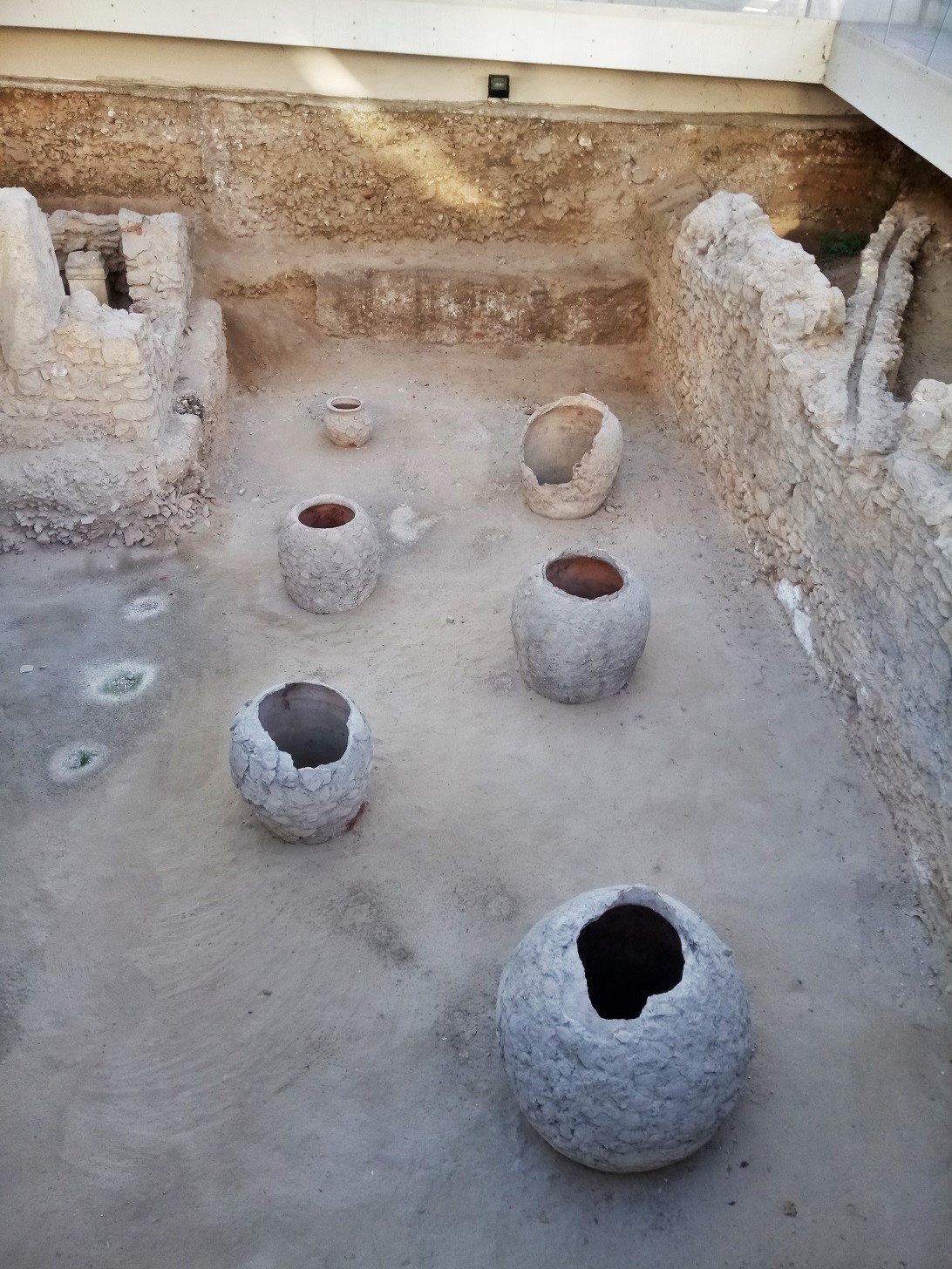 Γιώργος Πρίμπας (Στιγμές): [Αρχαιολογικός χώρος ρωμαϊκού λουτρού – Λ ...