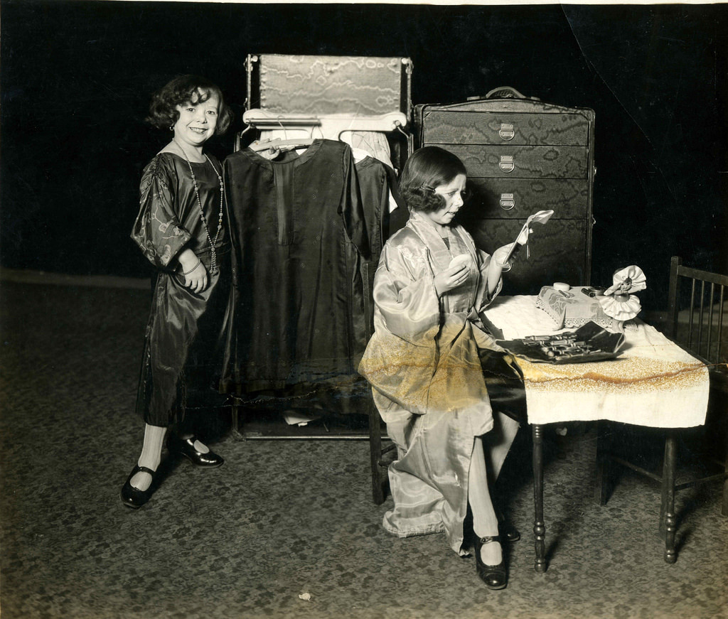 24 Cozy Snapshots of Circus Performers at the Backstage in the 1920s ...