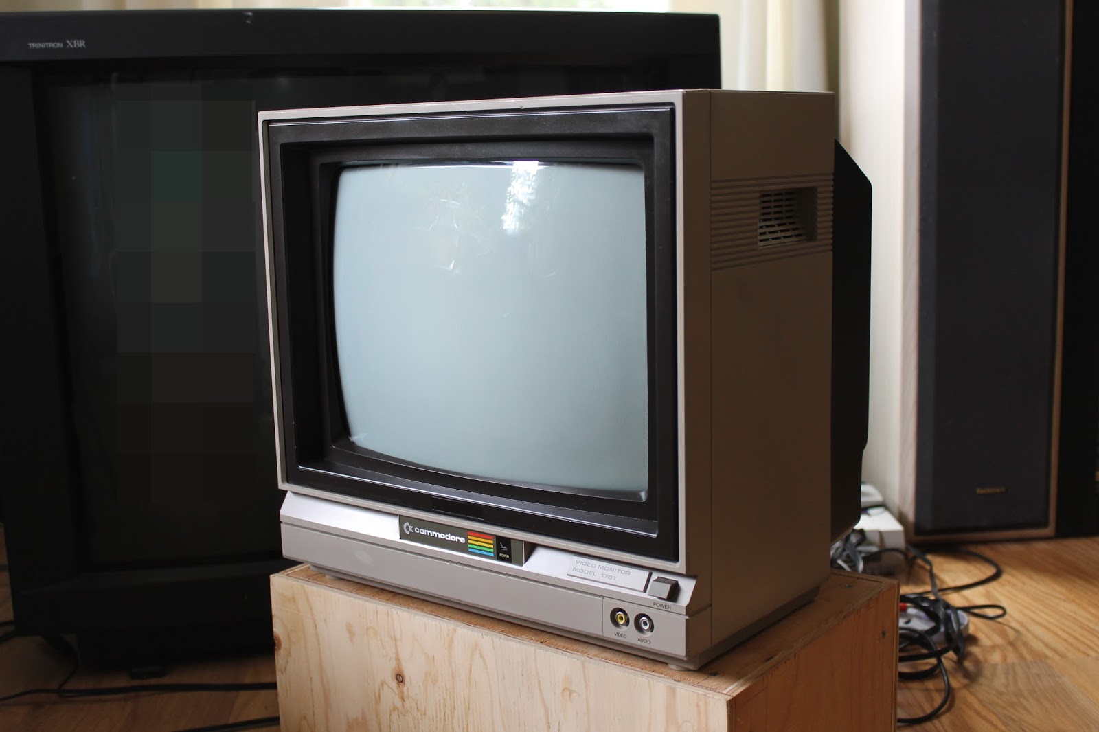 My first PVM styled crt, A JVC TM-A13SU. Got it for $20 : r/crtgaming