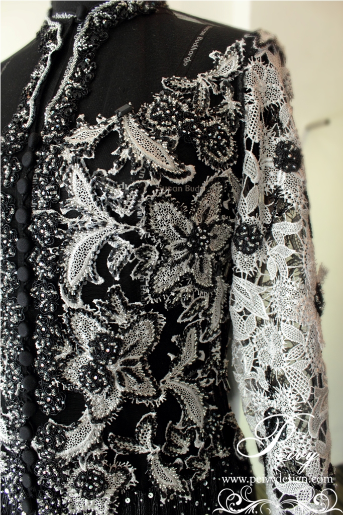 55+ Kebaya Hitam Putih, Inspirasi Style!