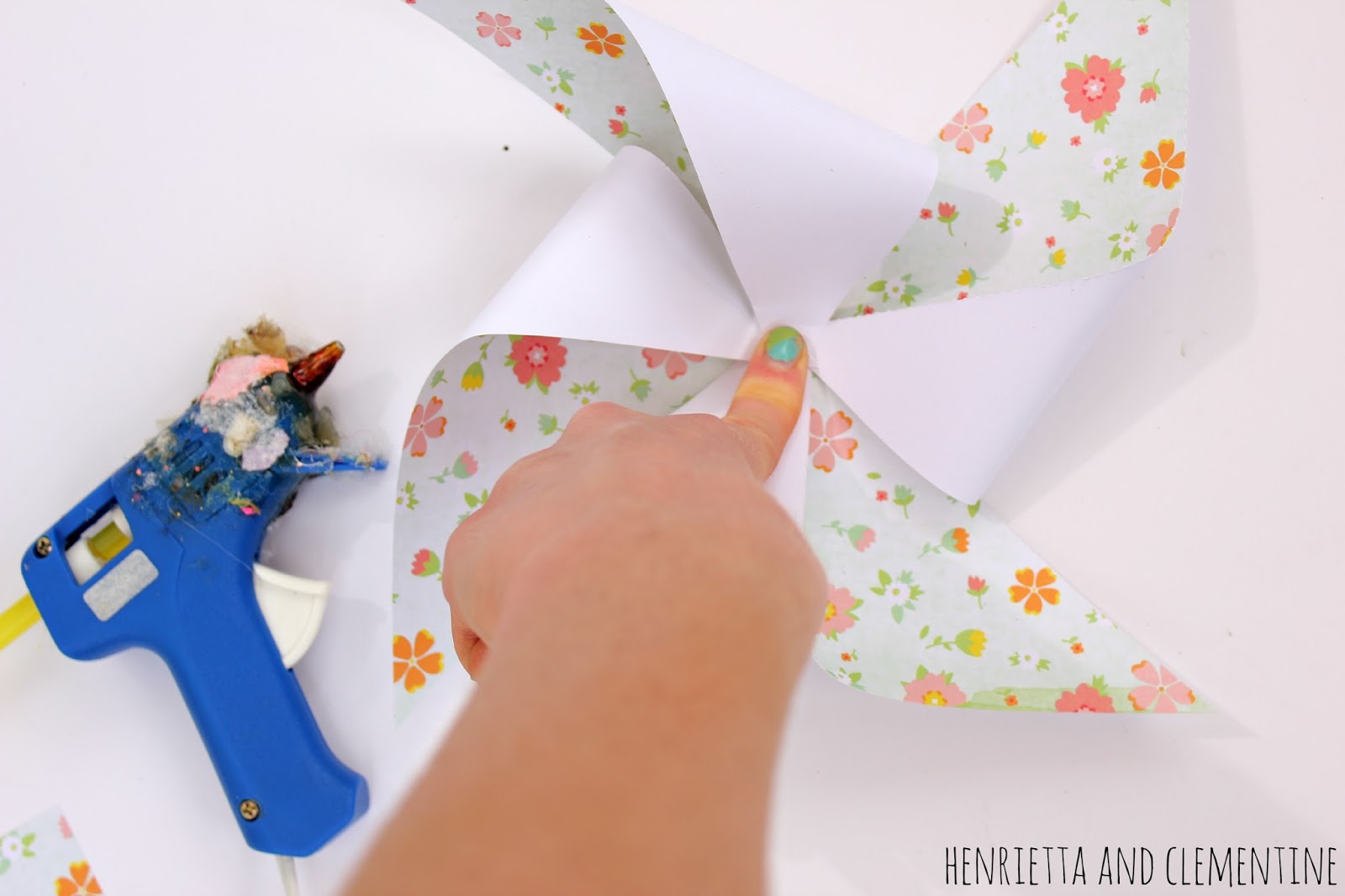 Henrietta & Clementine: How to Make a Pinwheel