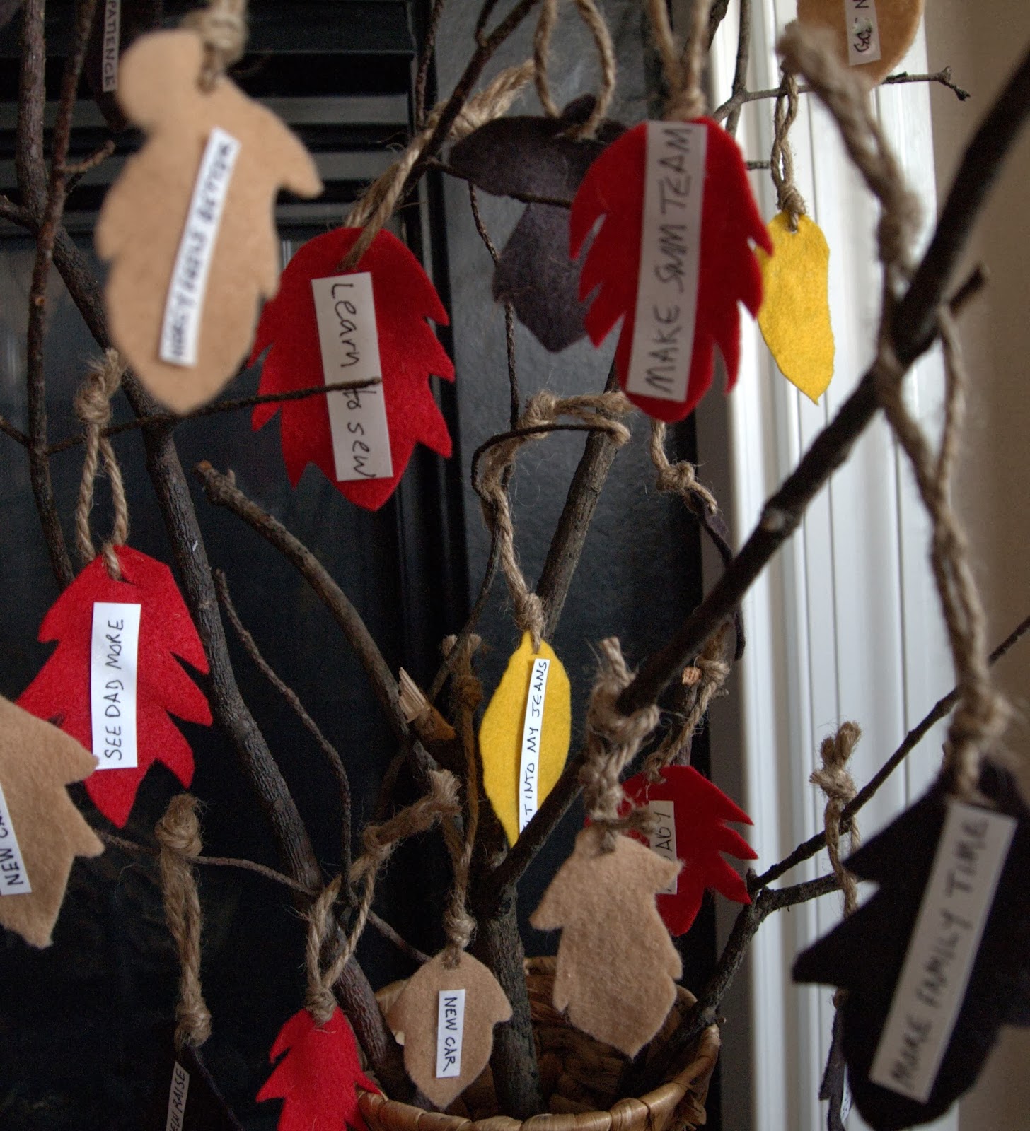 Fun Fall DIY Dream Tree For Thankgiving