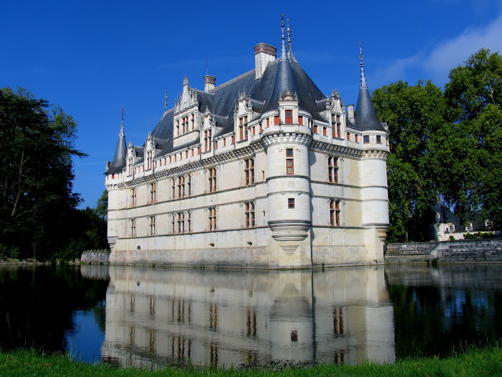 Experience Loire | Loire Valley France tourism: Azay-le-Rideau...out of ...