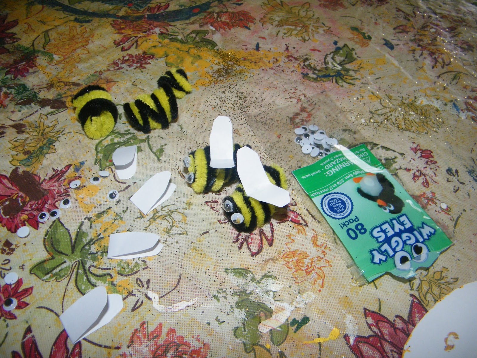 Adventures-In-Mommy-Land: Honey Bees...Craft and Cookies