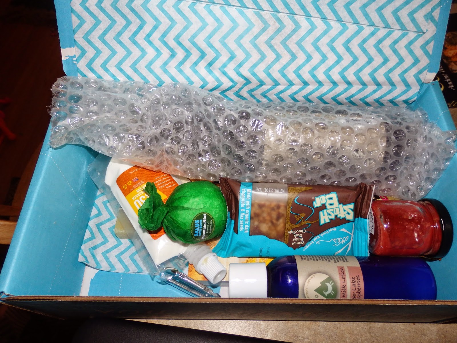 New Age Mama: Escape Monthly - A Vacation in a Box