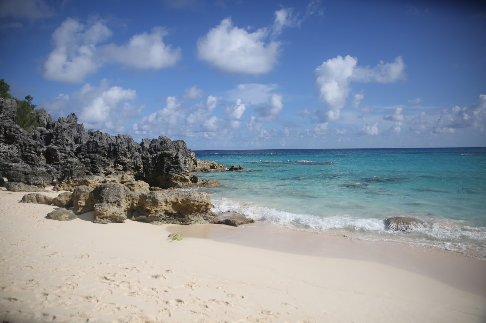 6 BEACHES YOU MUST SEE IN BERMUDA - The Travel Edit by Kelley Hernandez