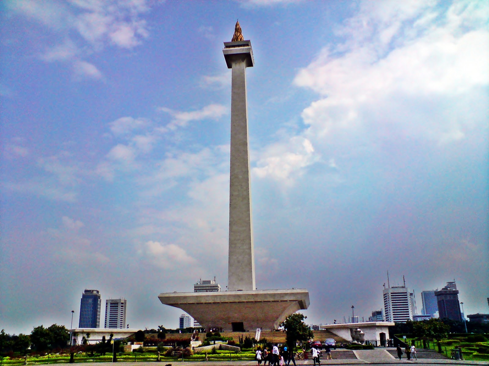 Rhein Writing Center: Sedikit Cerita dari Monumen Nasional