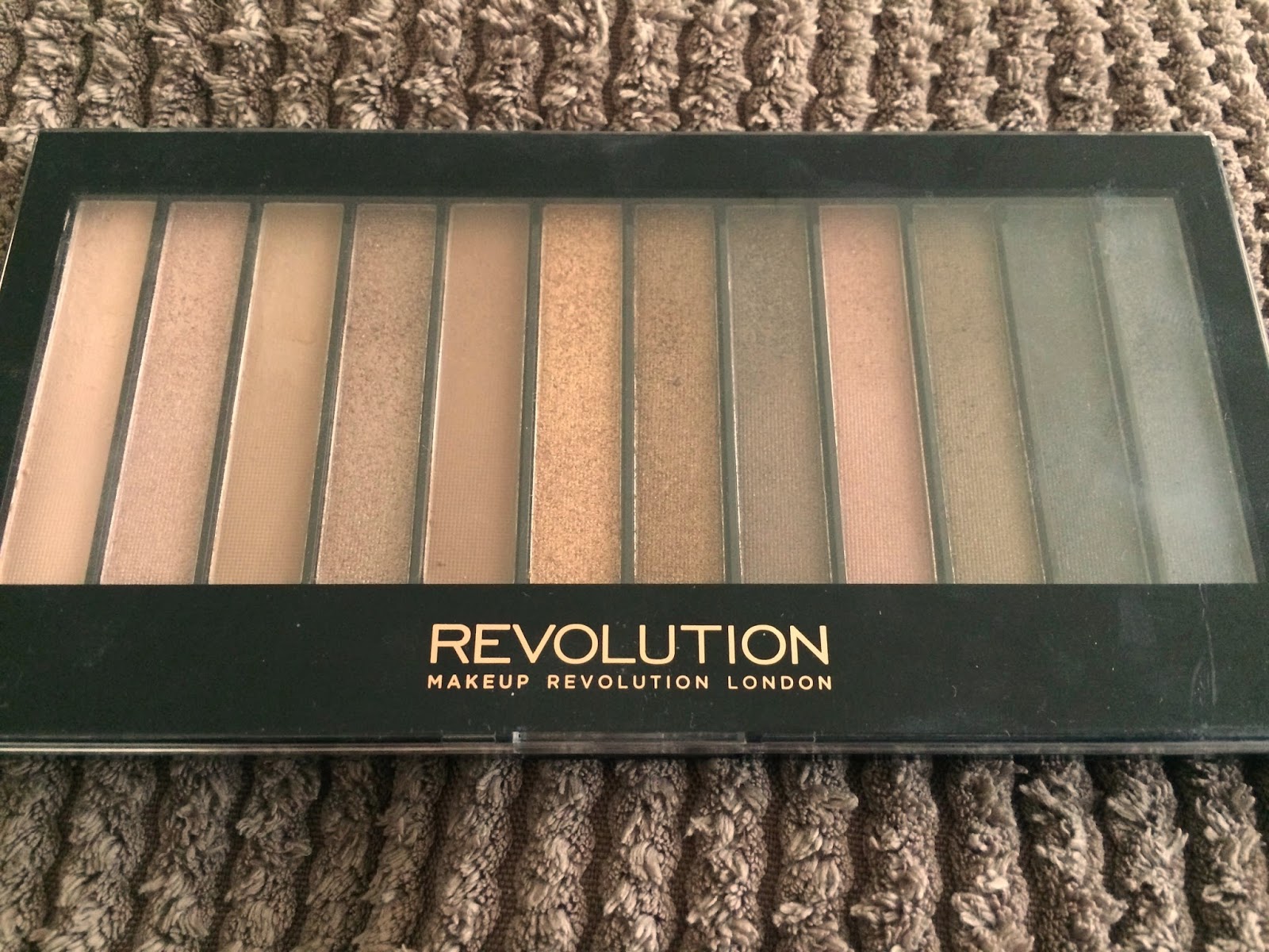 Blushing blue: Redemption Palette Iconic 1 de Makeup Revolution