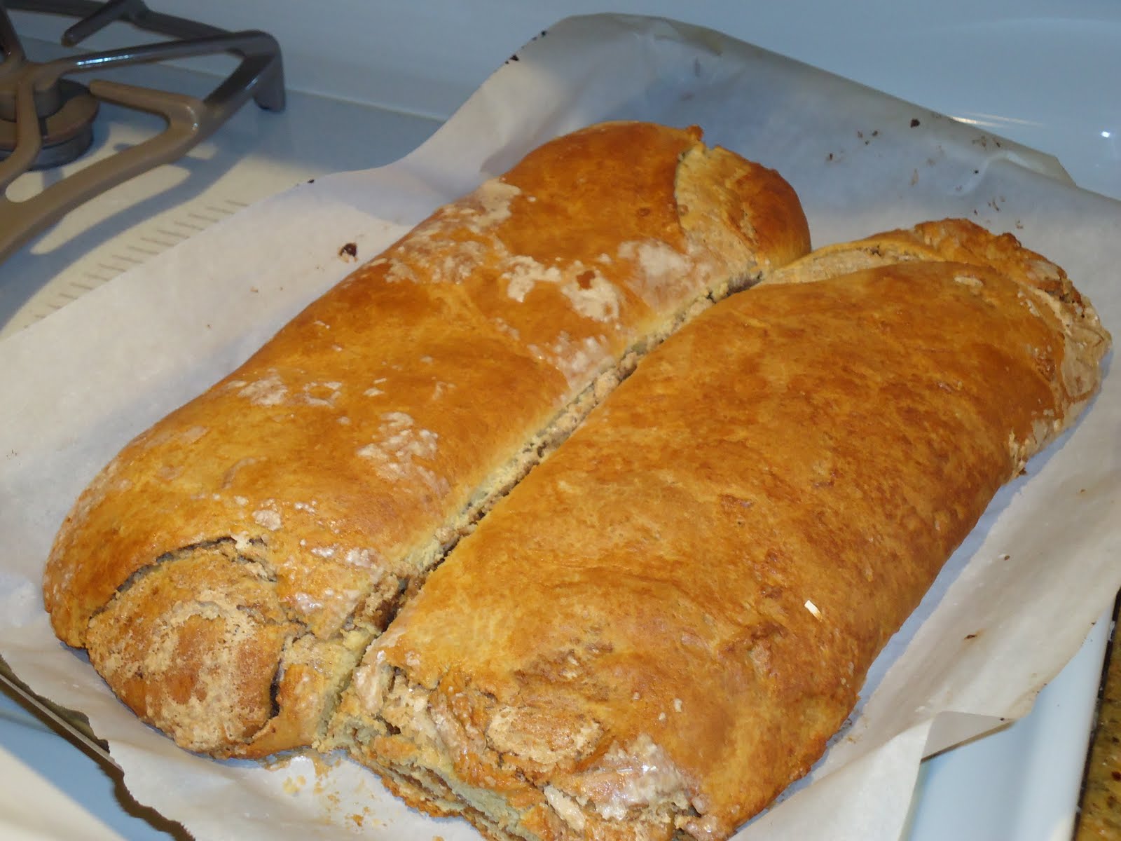 Confessions of a Cashew: Hungarian Nut Bread
