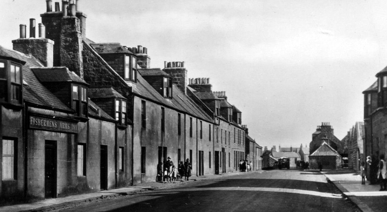 Tour Scotland: Old Photograph Harbour Street Boddam Scotland