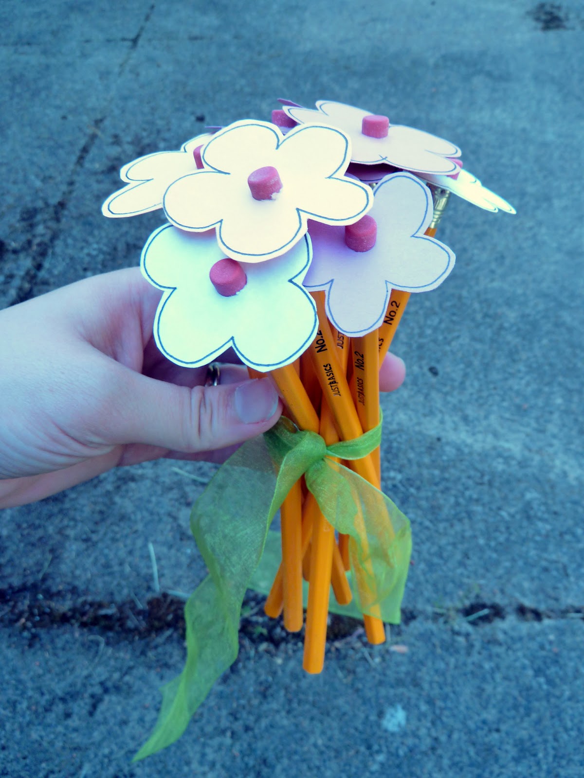 shellmo: Flower Pencil Bouquets for Teacher Appreciation Week