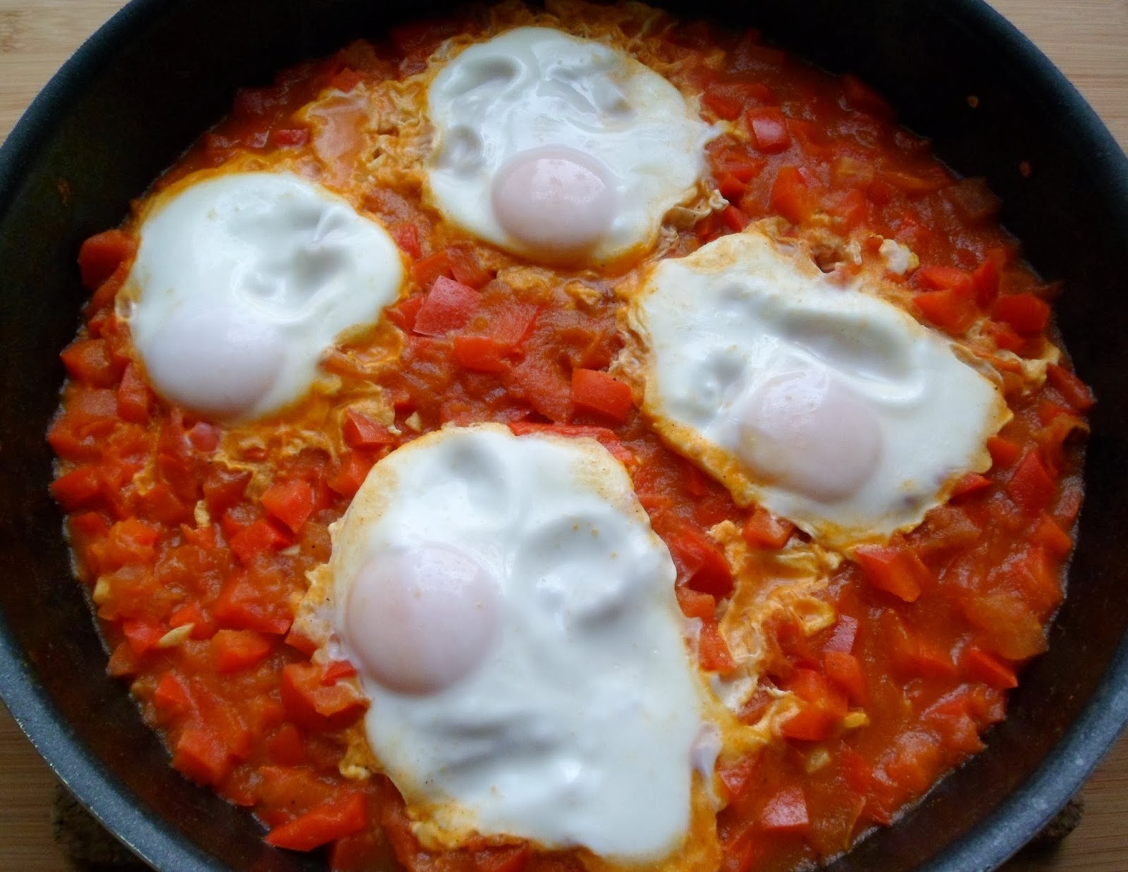Les Crocs du Loupinet: Chakchouka algérienne - Mijotée poivron - tomate ...