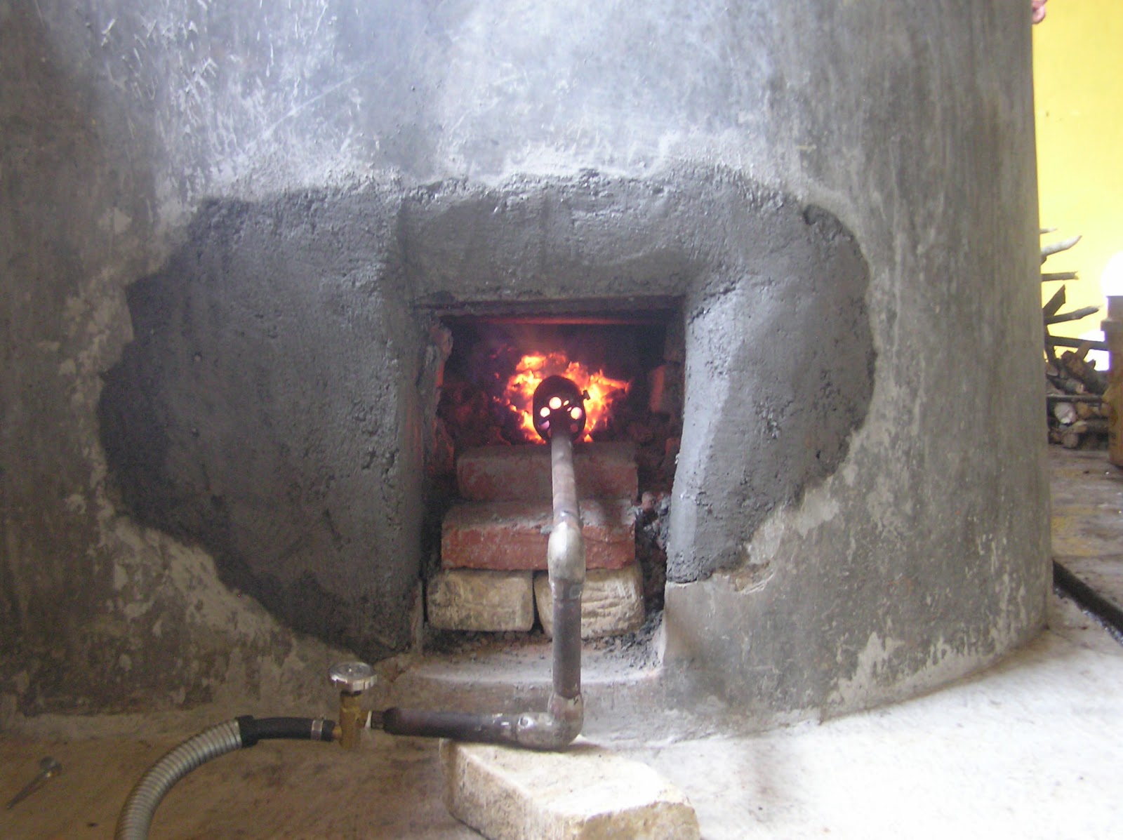 BATA TAHAN API: FOTO APLIKASI UNTUK TUNGKU PENGGORENGAN