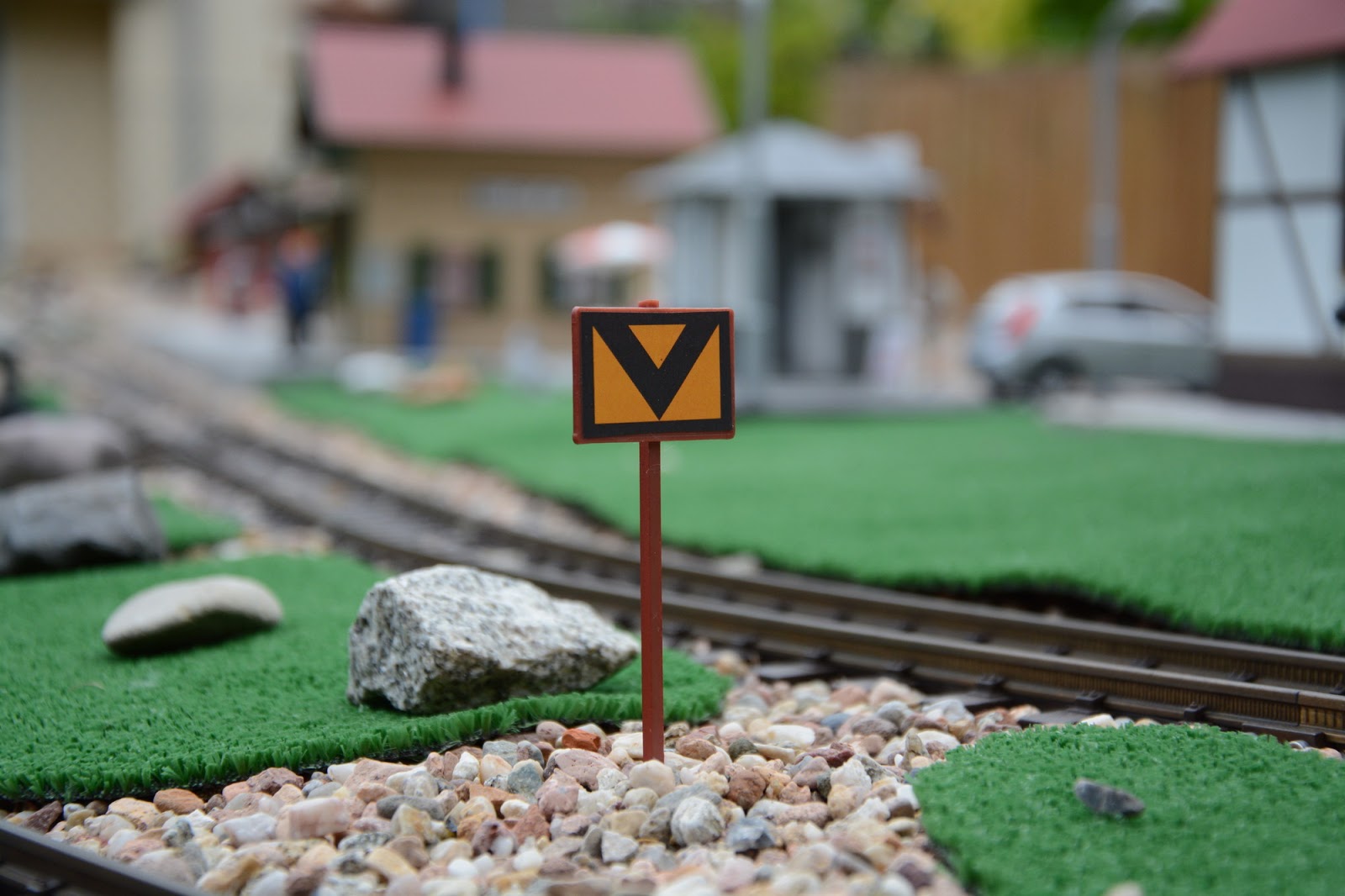My Miniature Worlds: 3D printed G-scale traffic signs