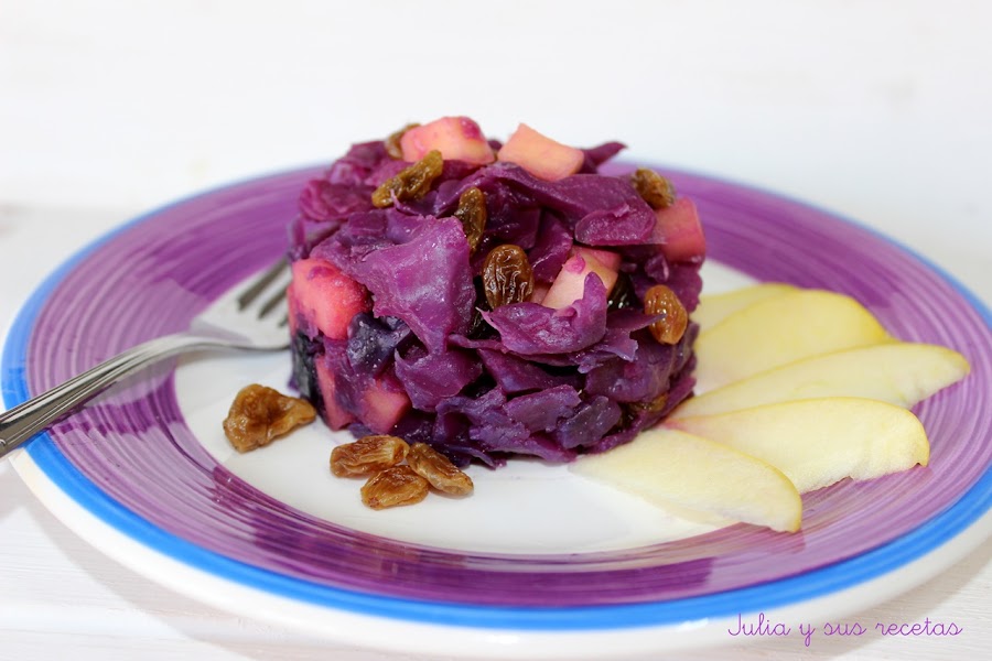 Receta de col lombarda con pasas y manzana | Cocina