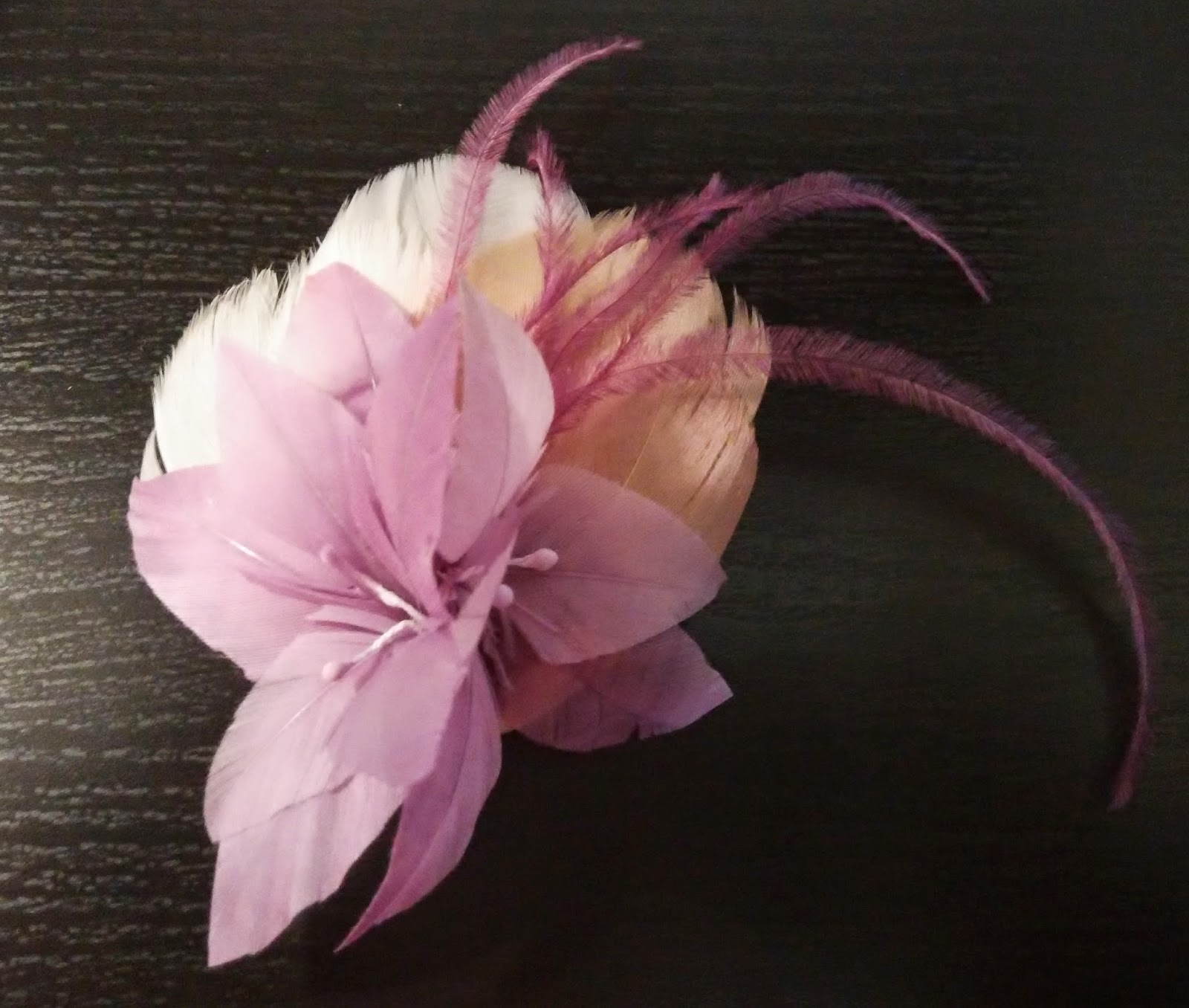 Un Toque Coqueto. Tocados para bodas y detalles.: Un detalle Coqueto