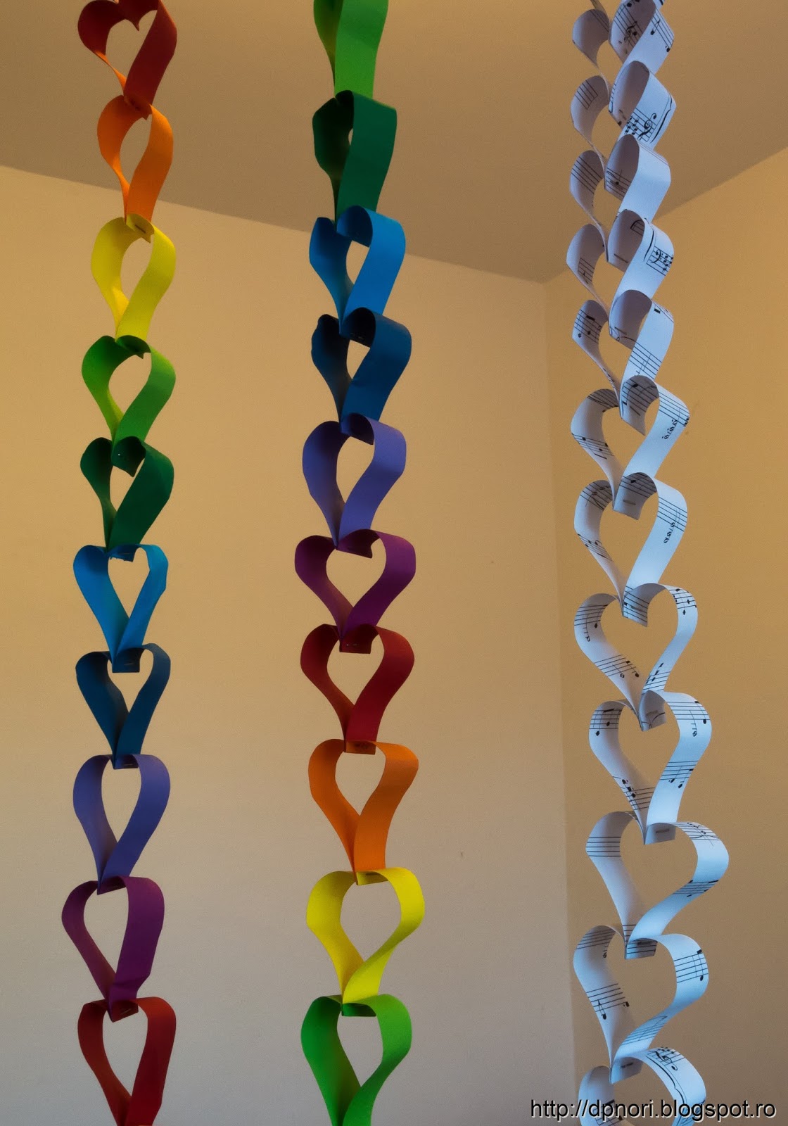 .printre nori: Ghirlanda curcubeu din inimioare de hartie