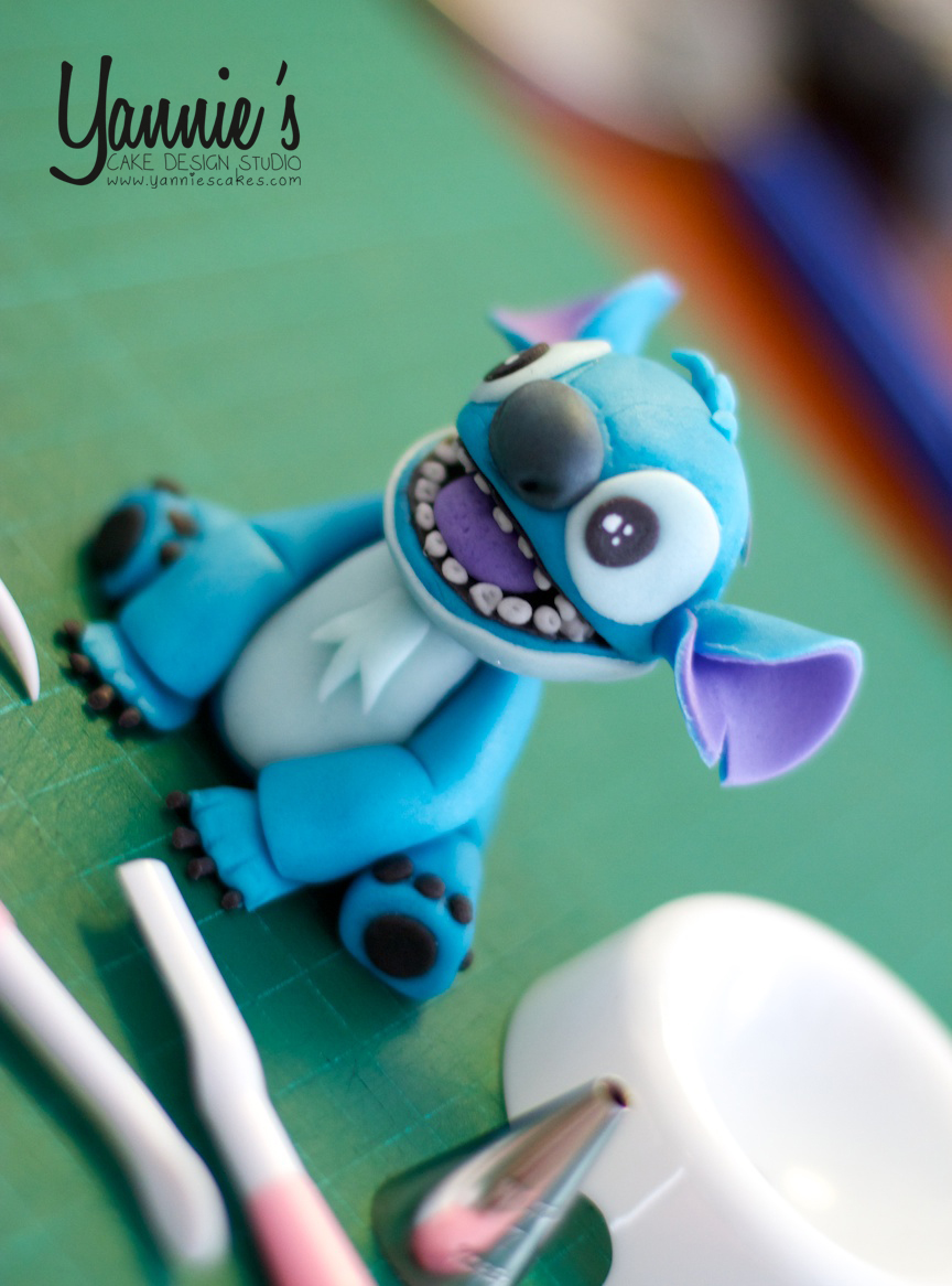 Yannies Cakes. Tartas Valencia : Modelado en fondant de Stitch
